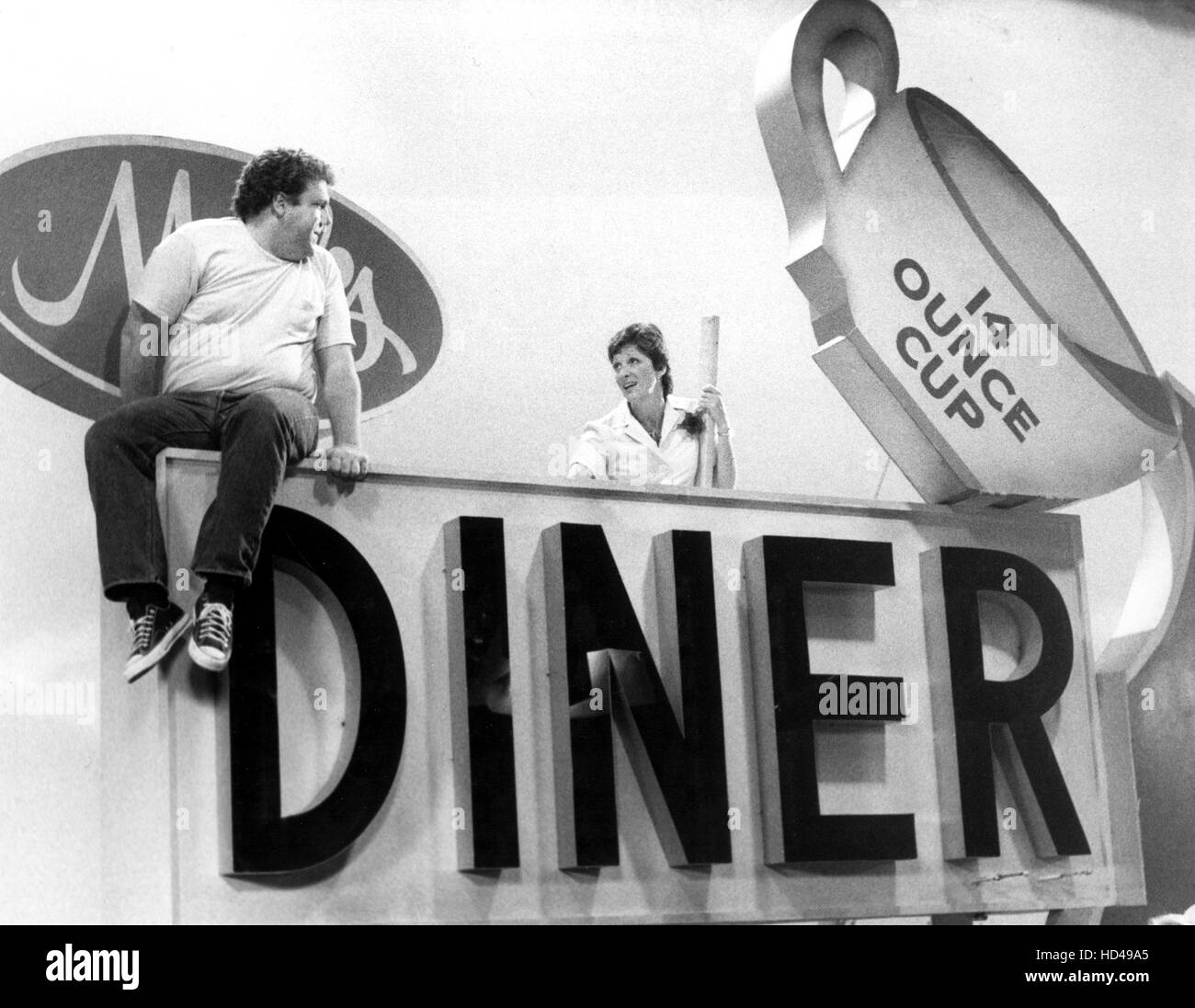 ALICE, 'Monty Falls For Alice' (Season 6), George Wendt, Linda Lavin ...