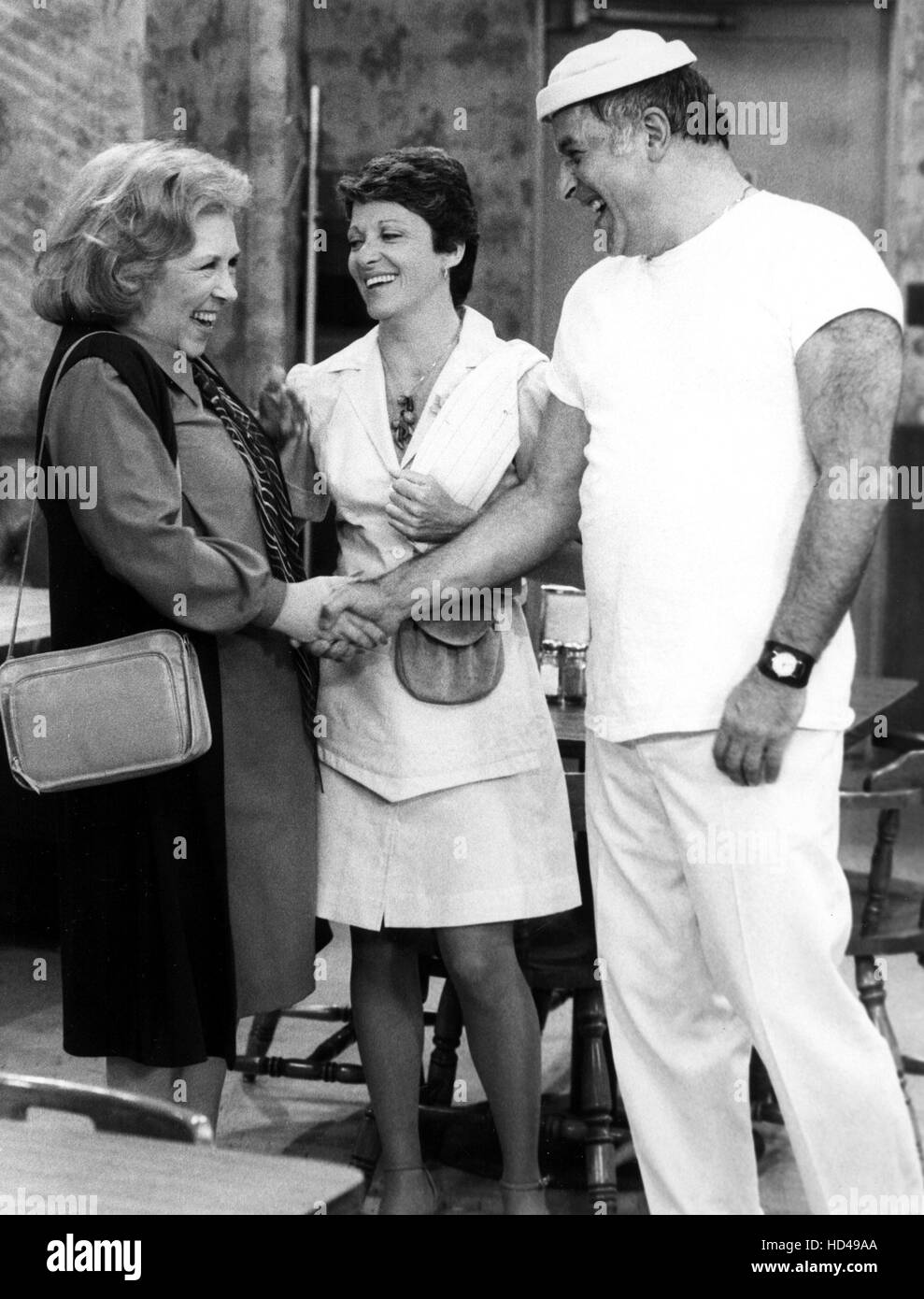 ALICE, 'Alice's Turkey of a Thanksgiving' (Season 7), Doris Roberts ...