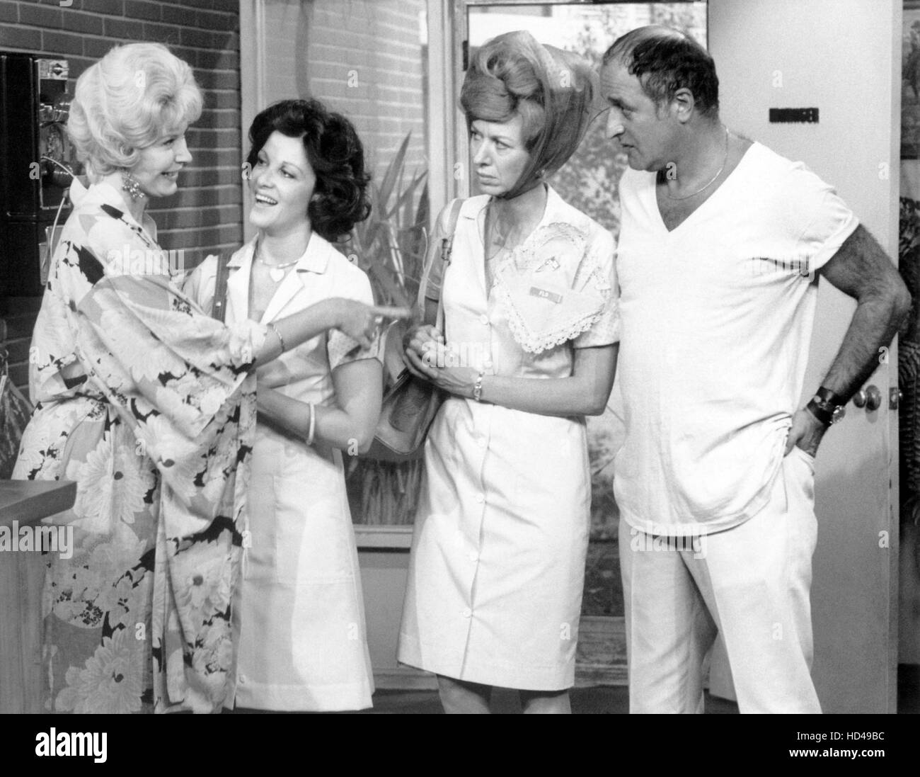 ALICE, from left: Sally Kemp, Linda Lavin, Polly Holliday, Vic Tayback ...