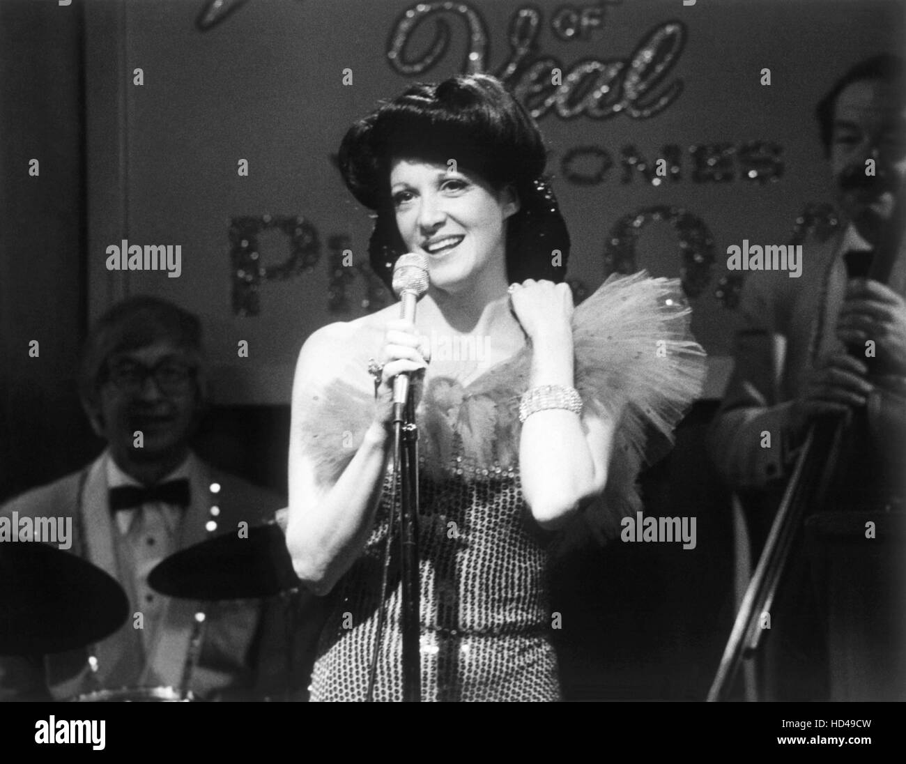 ALICE, Linda Lavin in 'Alice Strikes Up The Band' (Season 5, Episode 18 ...