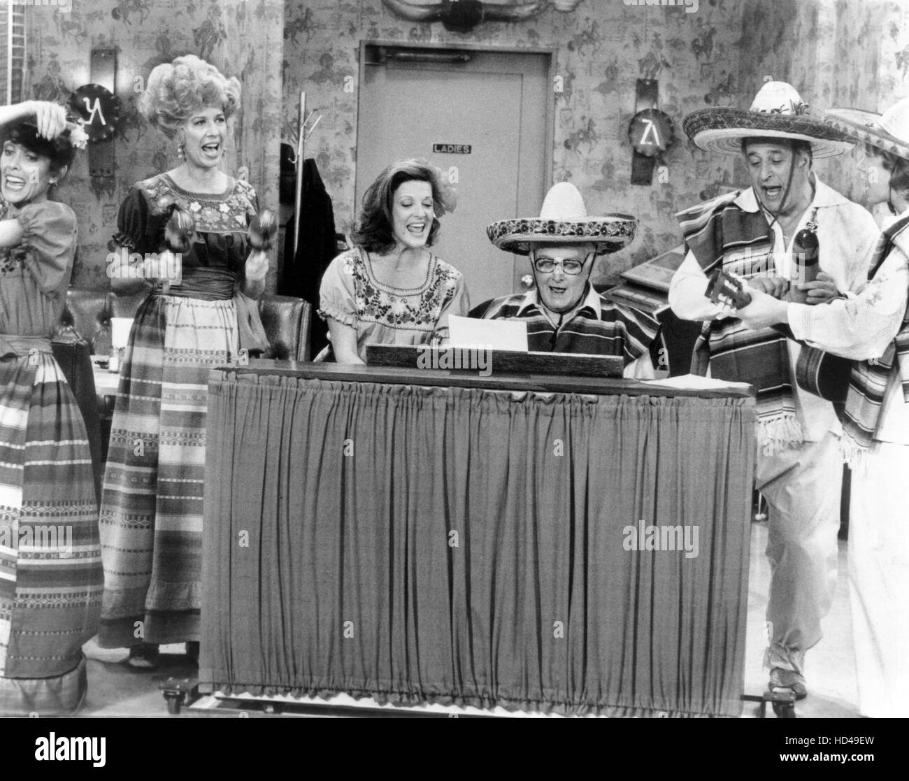 ALICE, (from left): Beth Howland, Polly Holliday, Linda Lavin, Art ...