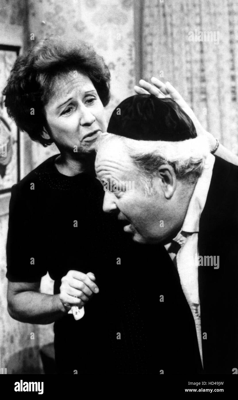 ALL IN THE FAMILY, from left: Jean Stapleton, Carroll O'Connor, Season ...