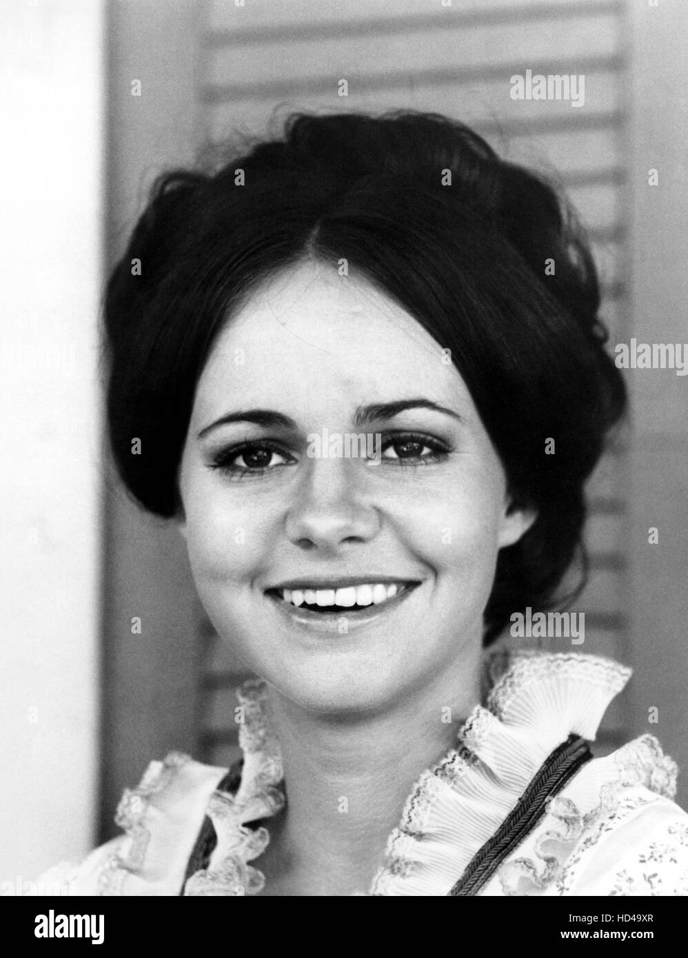 ALIAS SMITH AND JONES, Sally Field in 'Dreadful Sorry, Clementine ...