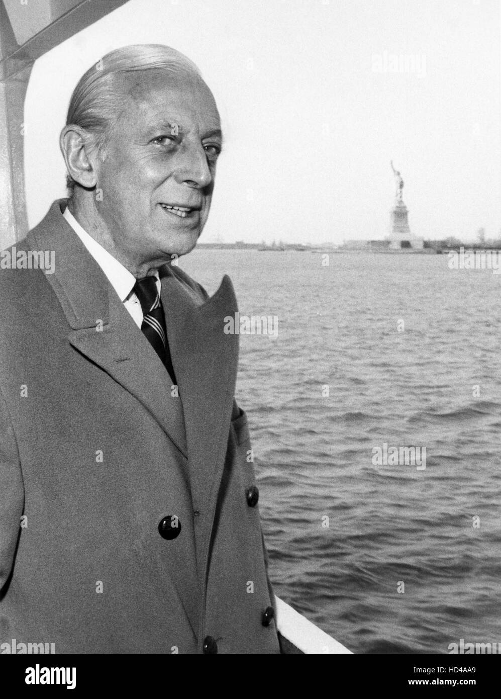 AMERICA, Alistair Cooke, 1972-73 Stock Photo - Alamy