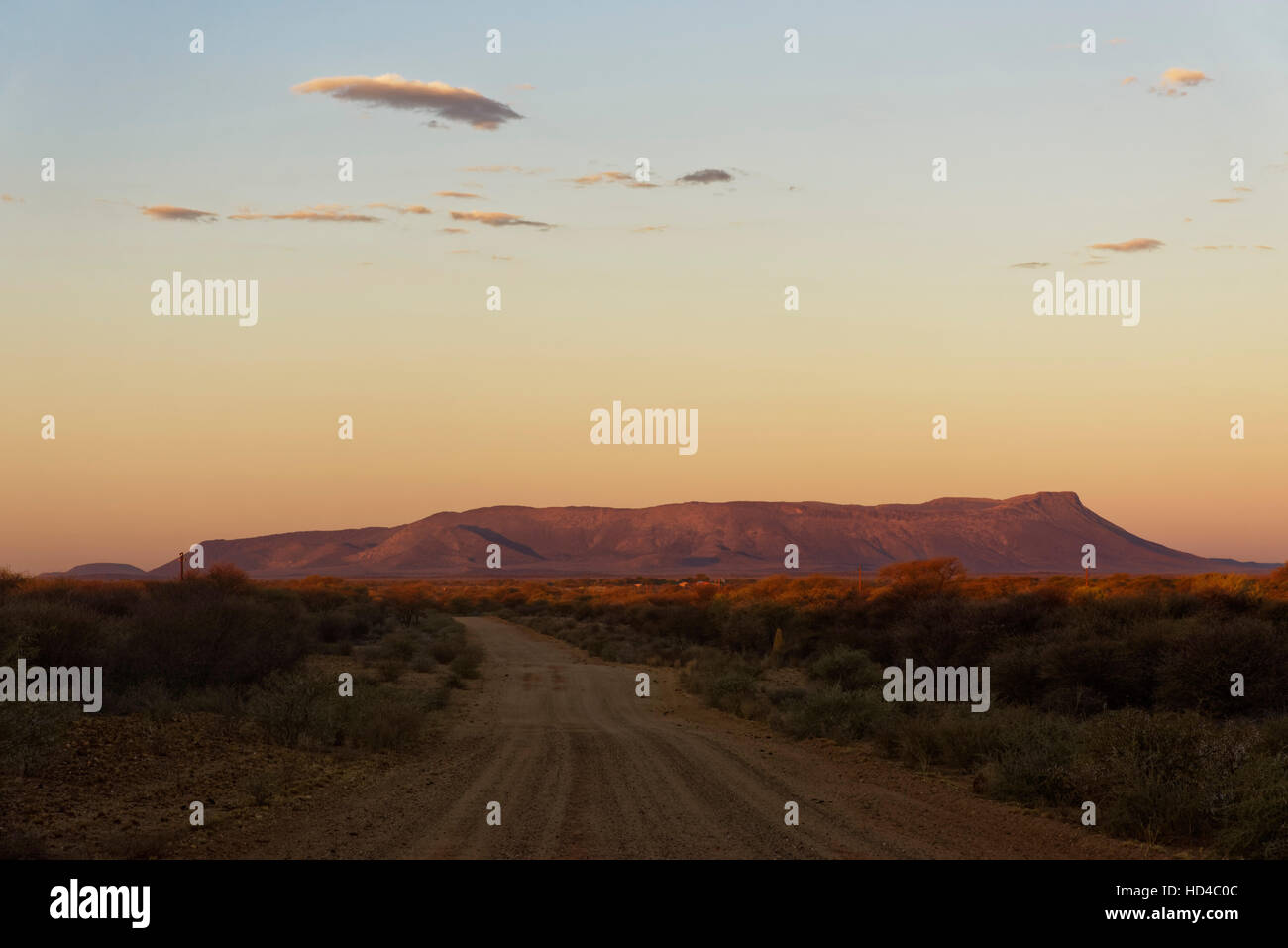 Schotterstrasse sandstrasse hi-res stock photography and images - Alamy