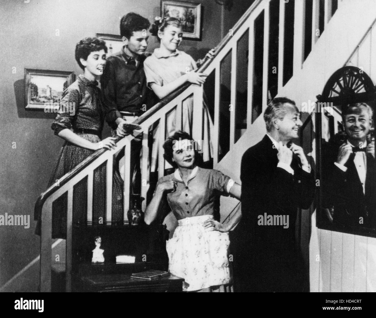 FATHER KNOWS BEST, l-r: Elinor Donahue, Billy Gray, Lauren Chapin, Jane Wyatt, Robert Young ...