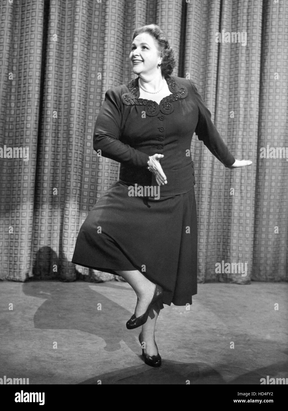 THE JACKIE GLEASON SHOW, Kate Smith doing Jackie Gleason's 'away we go ...