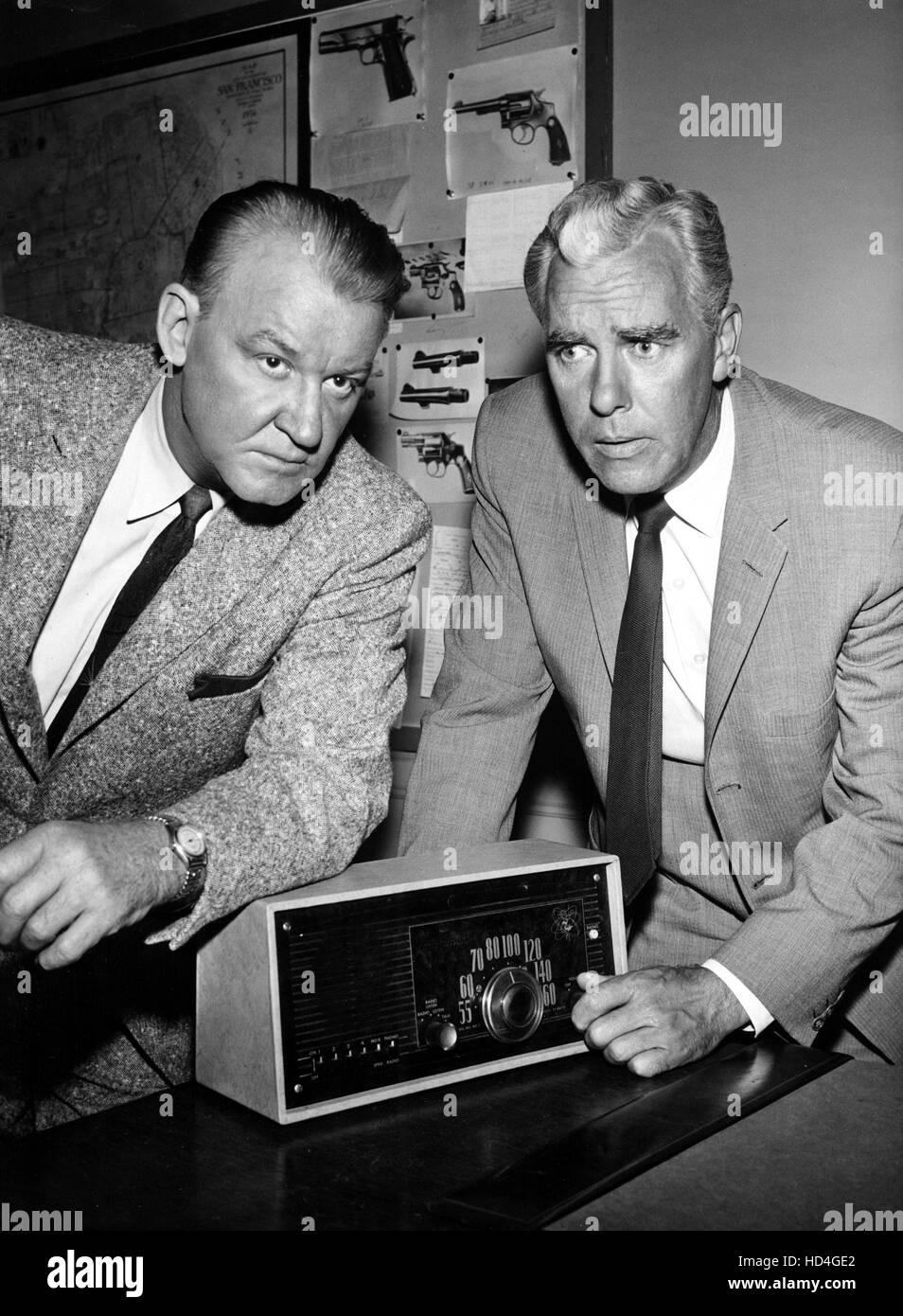 THE LINEUP, Tom Tully, Warner Anderson, 1954-1960 Stock Photo - Alamy