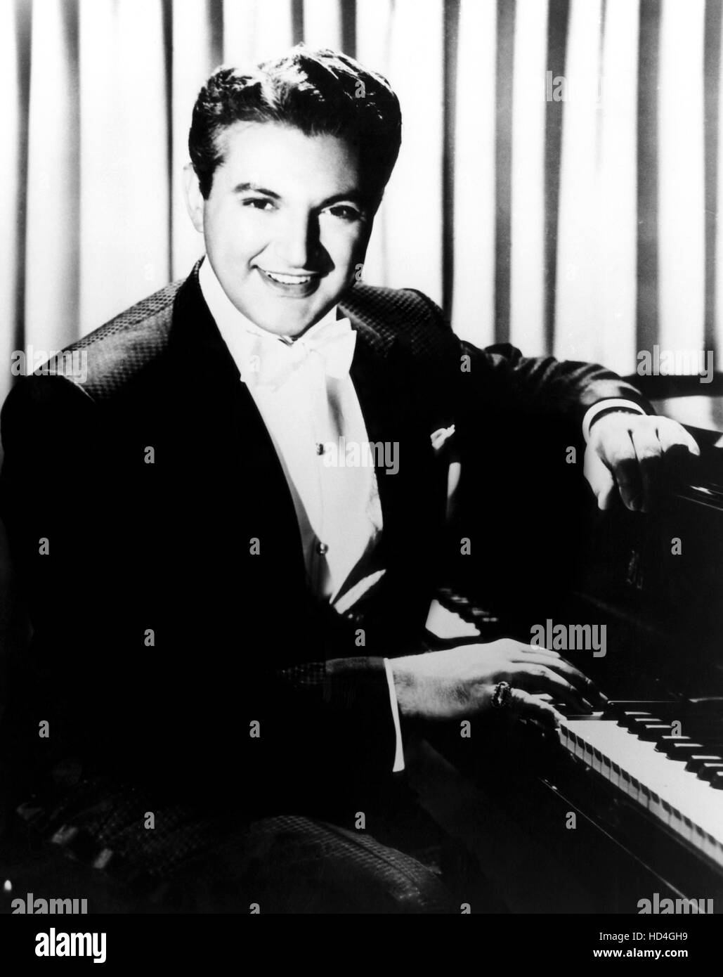 THE LIBERACE SHOW, Liberace, 1952-55 Stock Photo - Alamy