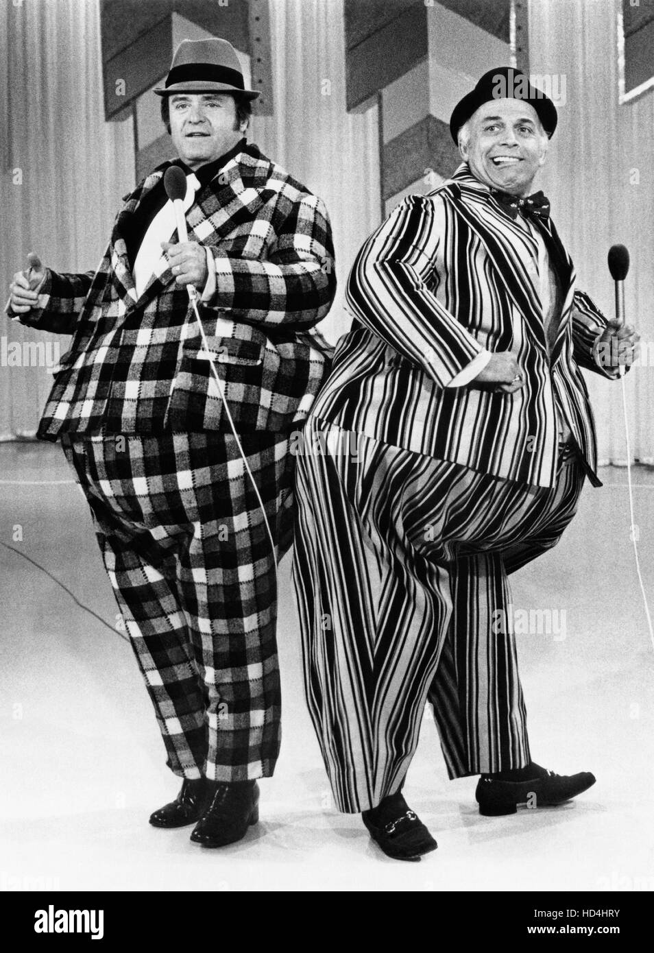 THE MIKE DOUGLAS SHOW, from left, host Mike Douglas, guest Gavin ...