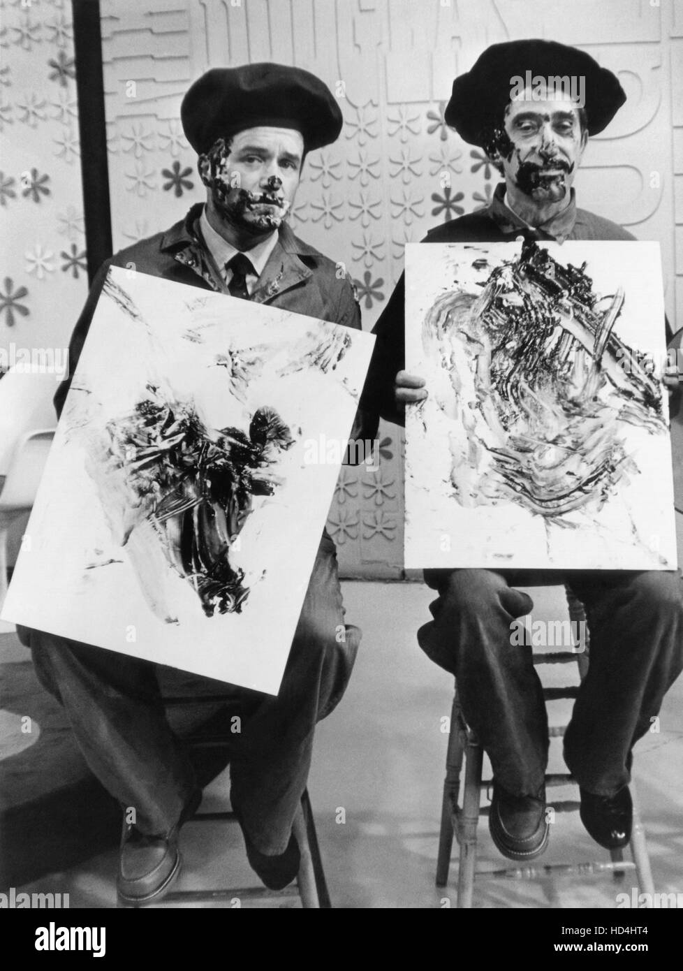 THE MIKE DOUGLAS SHOW, from left, host Mike Douglas, guest Pat Paulsen ...