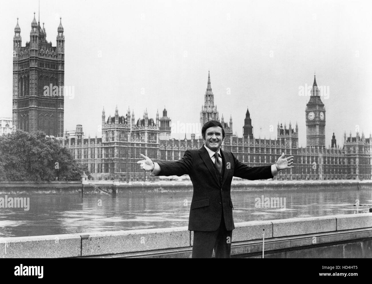 THE MIKE DOUGLAS SHOW, host Mike Douglas, in London, (aired September ...