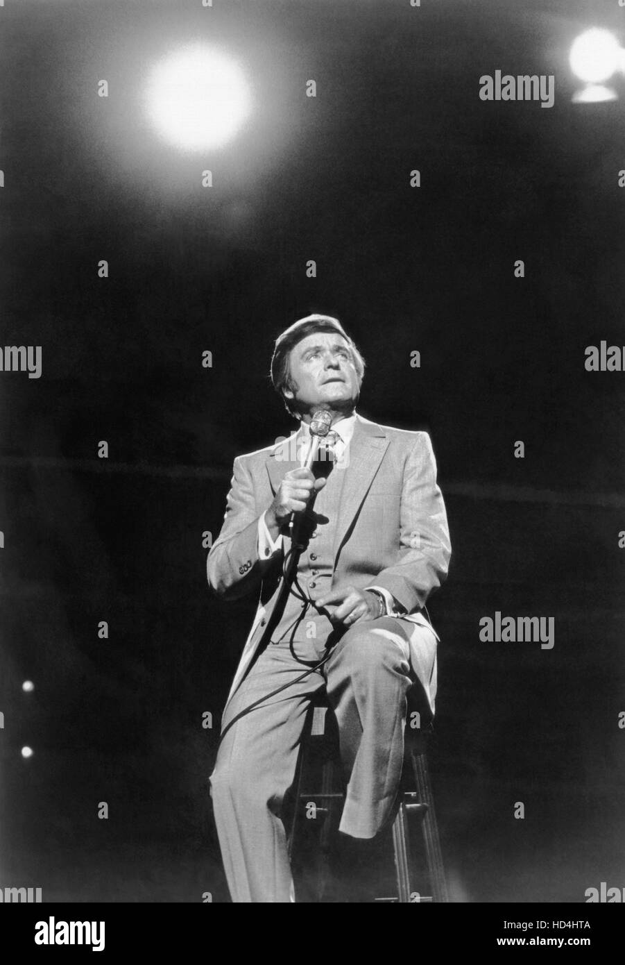 THE MIKE DOUGLAS SHOW, host Mike Douglas, (ca. 1970s), 1961-82 Stock ...