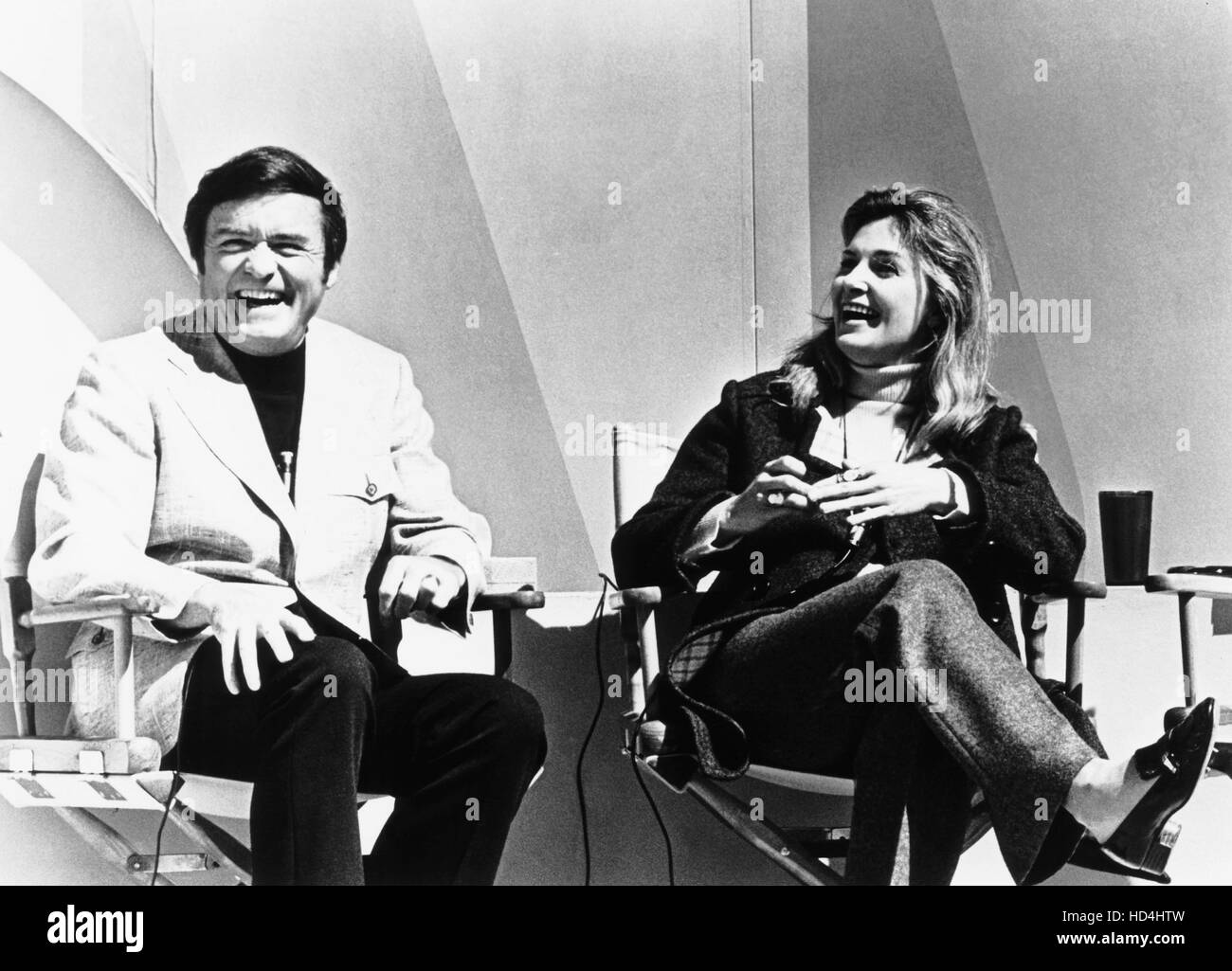 THE MIKE DOUGLAS SHOW, from left, host Mike Douglas, Joanne Woodward ...
