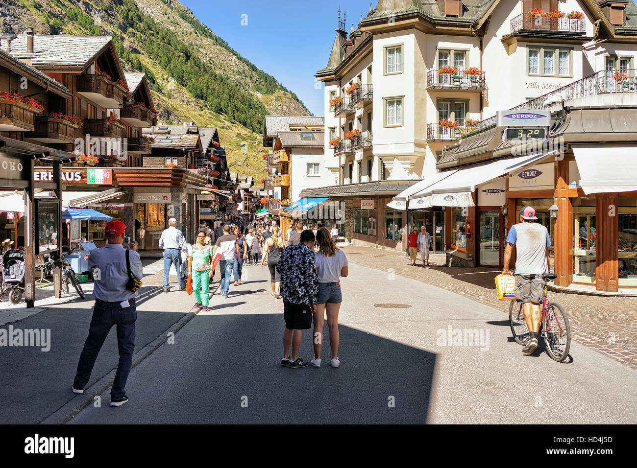 Tourists bahnhofstrasse zermatt hi-res stock photography and images - Alamy
