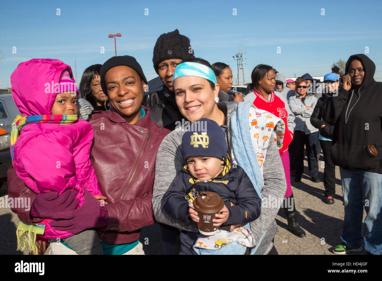 Children food distribution queue hi-res stock photography and images ...