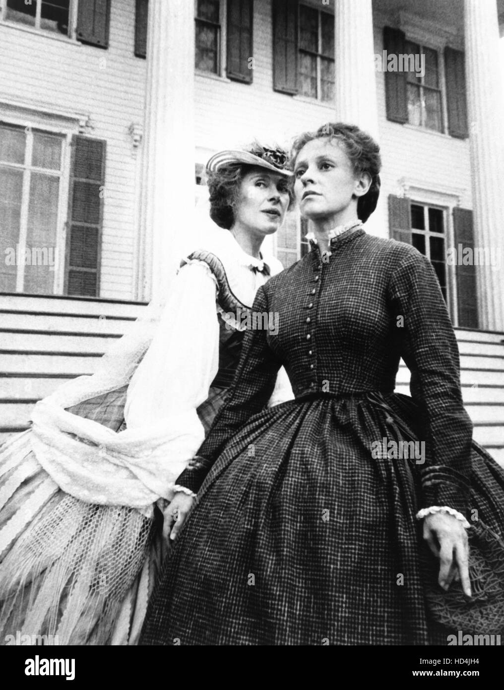 MOURNING BECOMES ELECTRA, from left: Joan Hackett, Roberta Maxwell ...