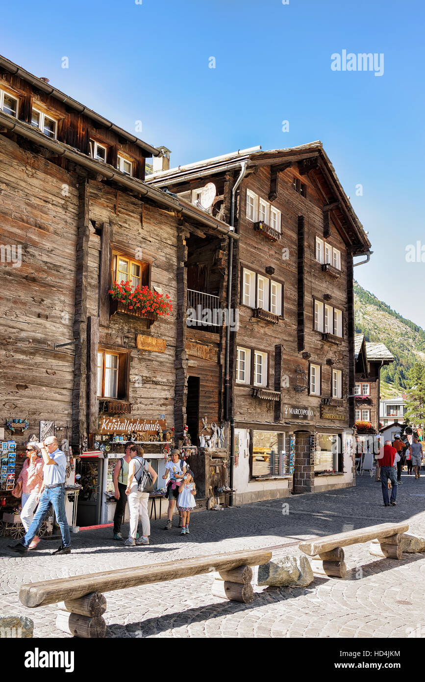 Tourists bahnhofstrasse zermatt hi-res stock photography and images - Alamy