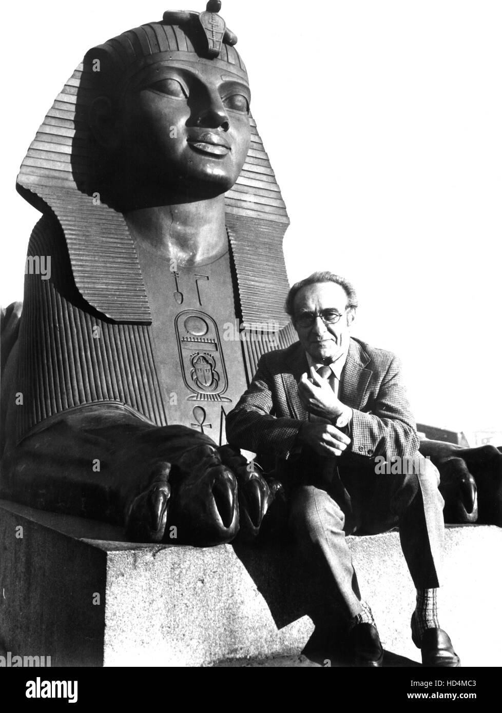 THE ASCENT OF MAN, Dr. Jacob Bronowski, writer- narrator, 1973 PBS 13 ...