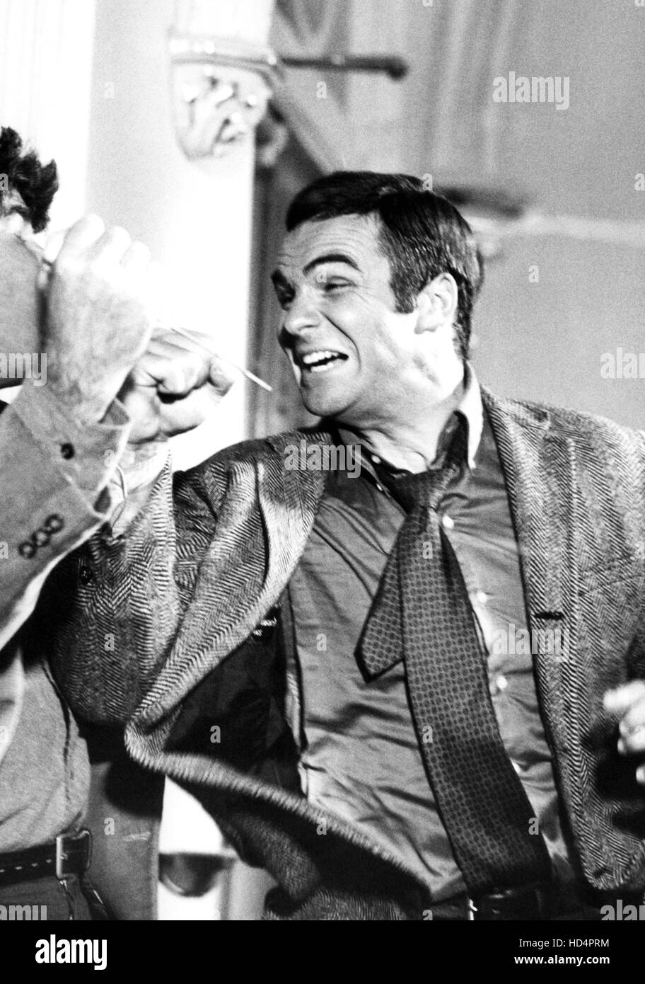DAN AUGUST, Burt Reynolds, 1970-71 Stock Photo - Alamy