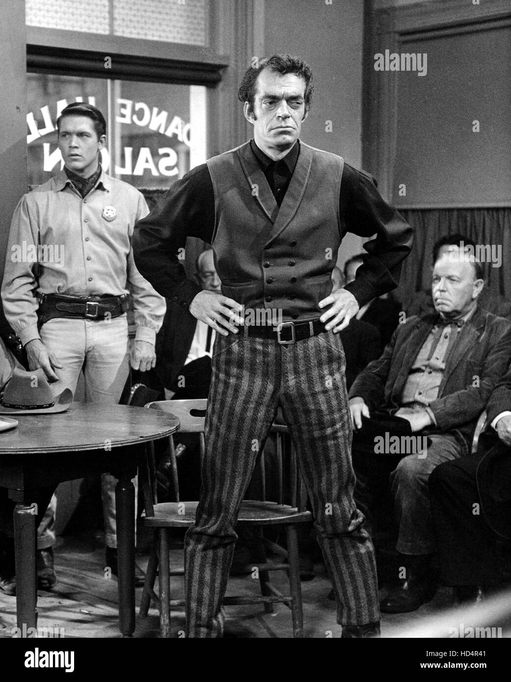 THE DAKOTAS, Chad Everett (l.), Jack Elam, 1963 Stock Photo - Alamy