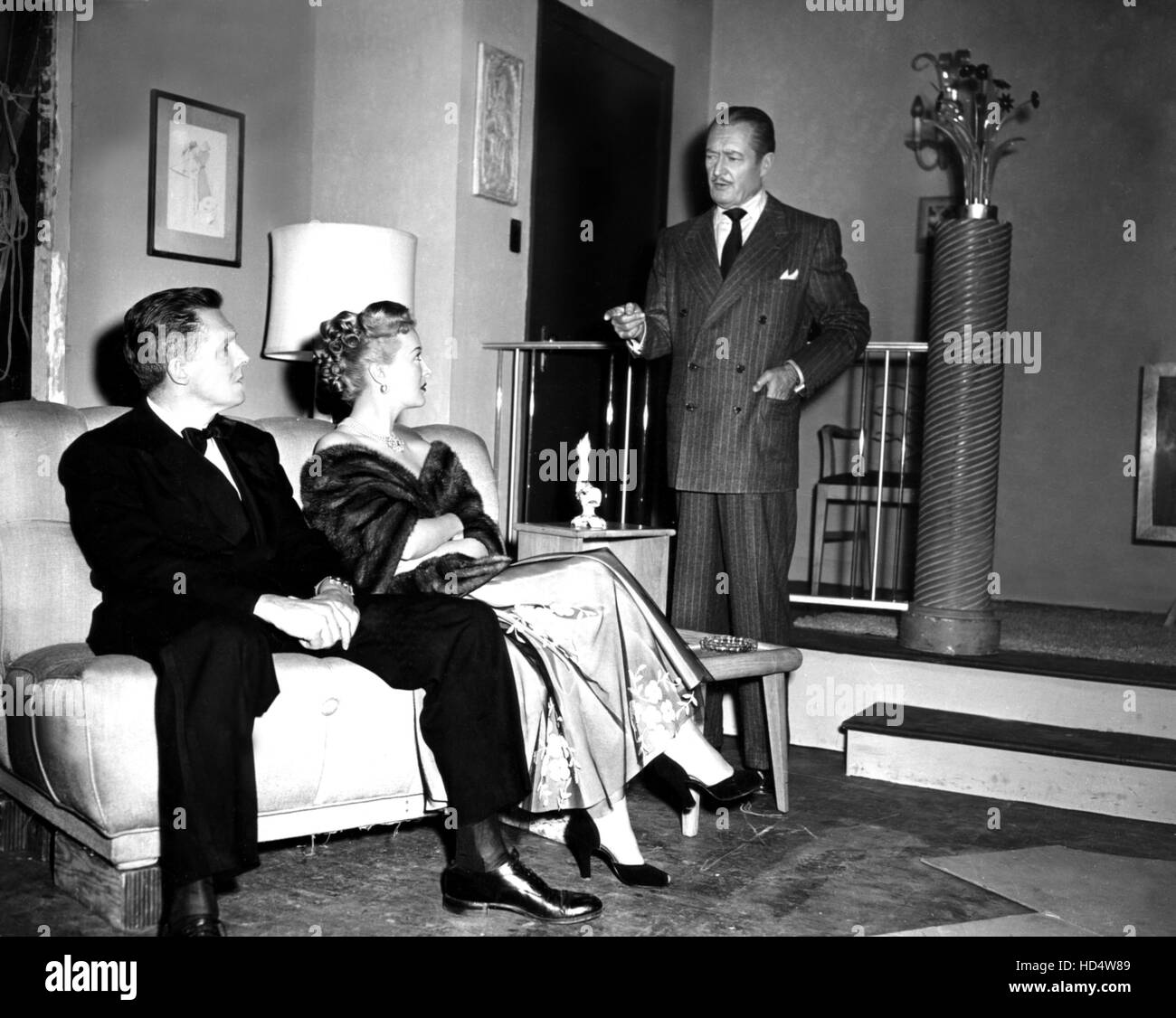 FRONT PAGE DETECTIVE, from left: Ted St John, Irene Vernon, Edmund Lowe ...
