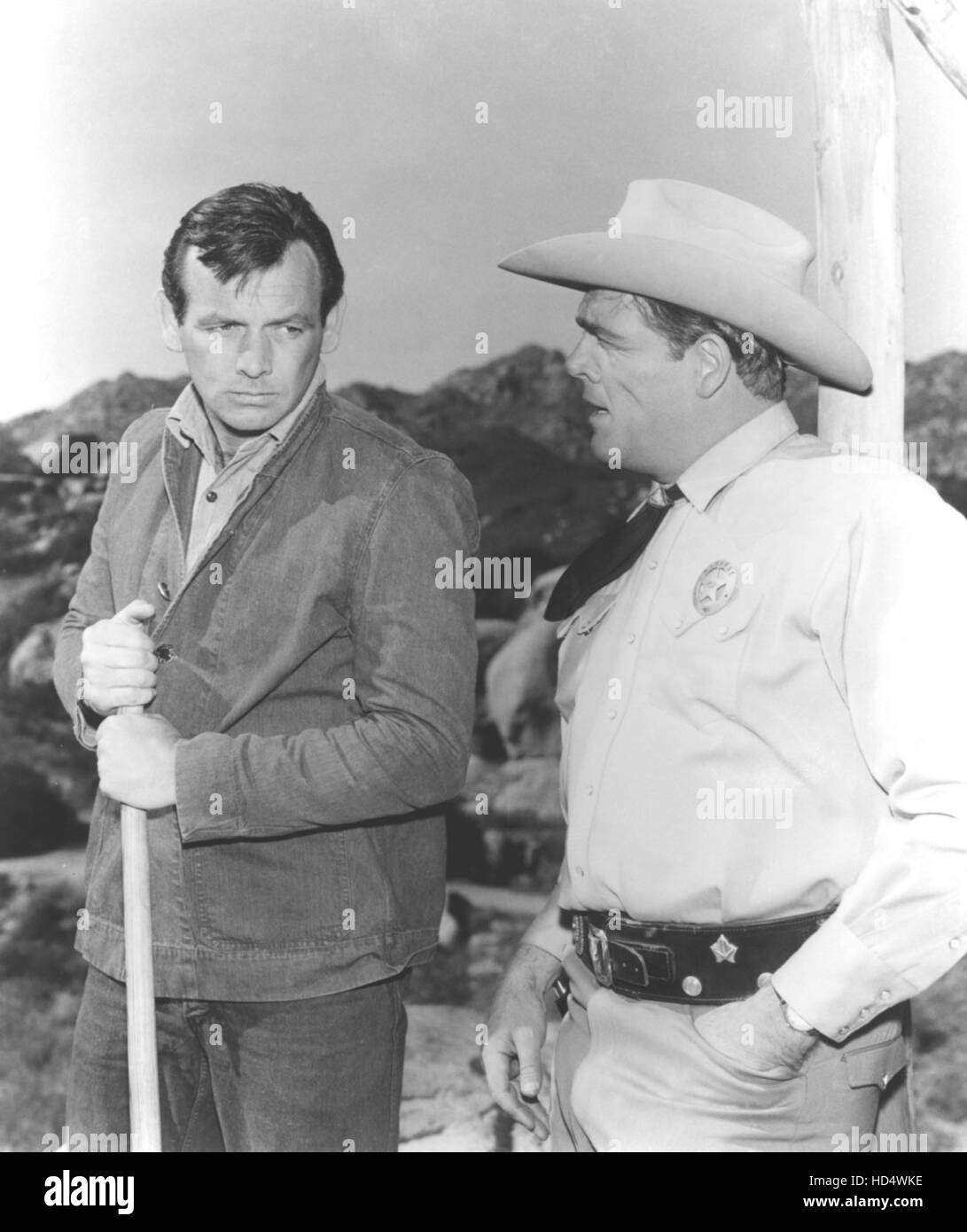 THE FUGITIVE, David Janssen, Pat Hingle in episode 'The Nicest Fella ...