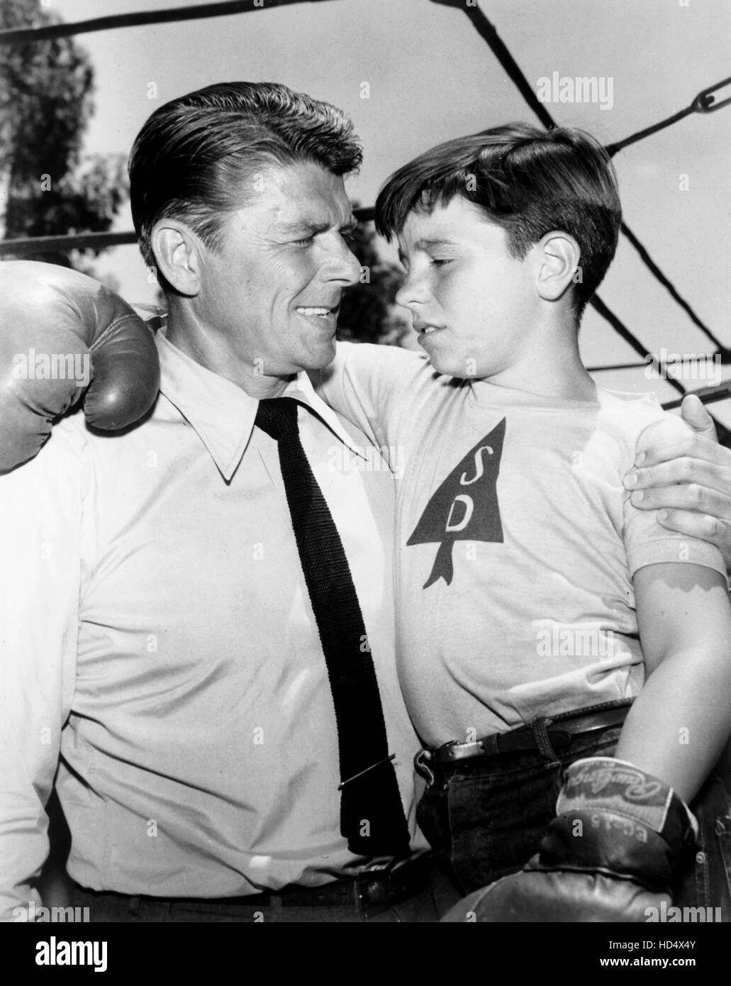 GENERAL ELECTRIC THEATER, from left, Ronald Reagan, Bobby Clark ...