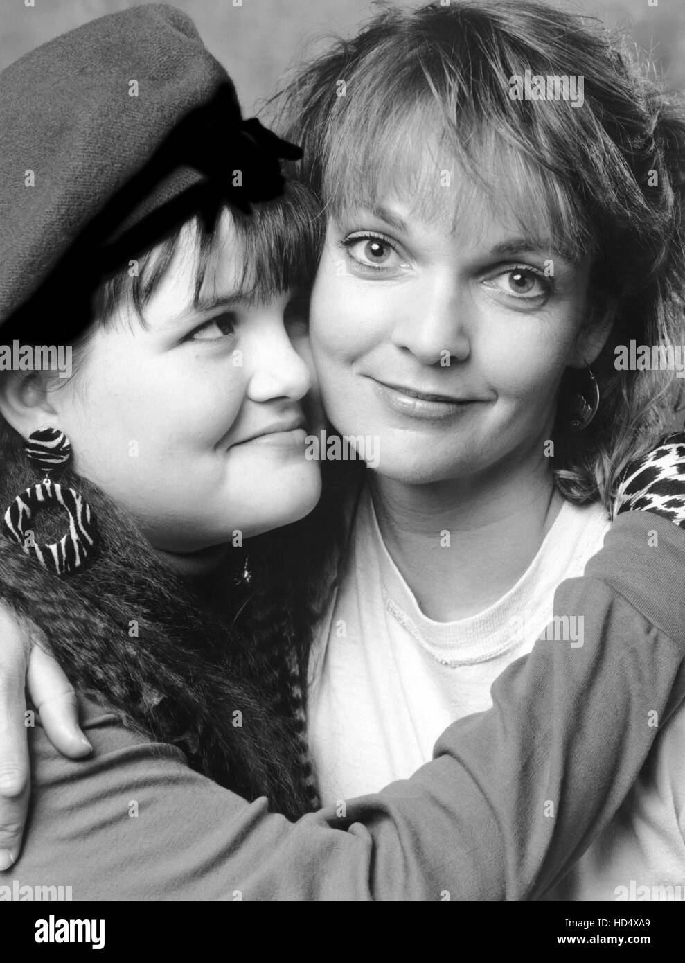 GRAND, Sara Rue, Pamela Reed, 1990, © NBC / Courtesy: Everett ...