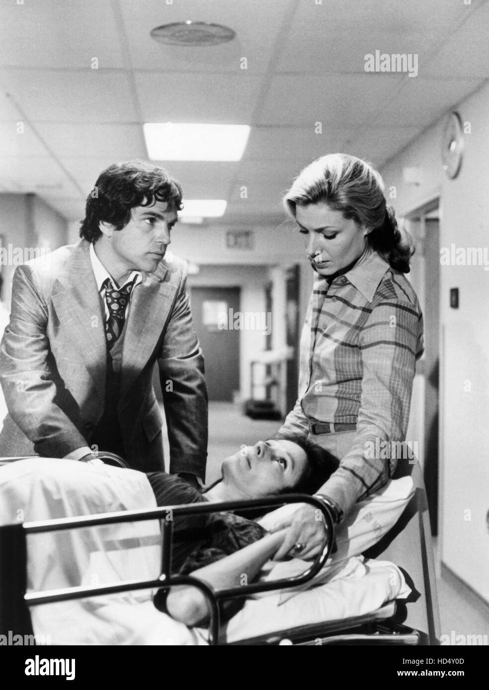 HAVING BABIES II, from left: Tony Bill, Paula Prentiss, Susan Sullivan ...