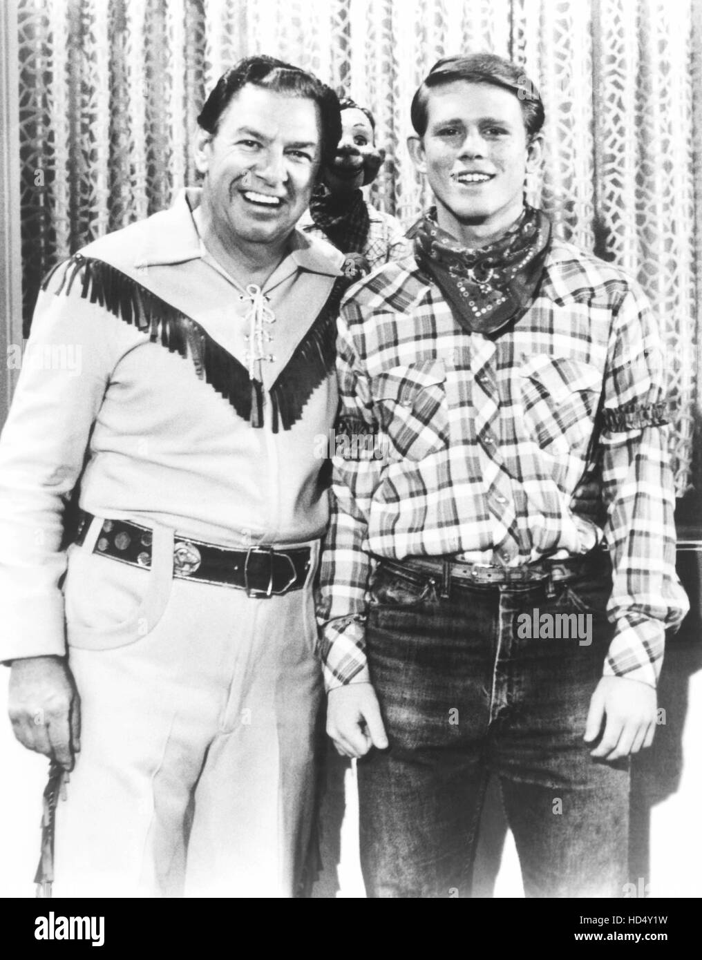 HAPPY DAYS, from left: buffalo Bob Smith, Howdy Doody (rear), Ron ...