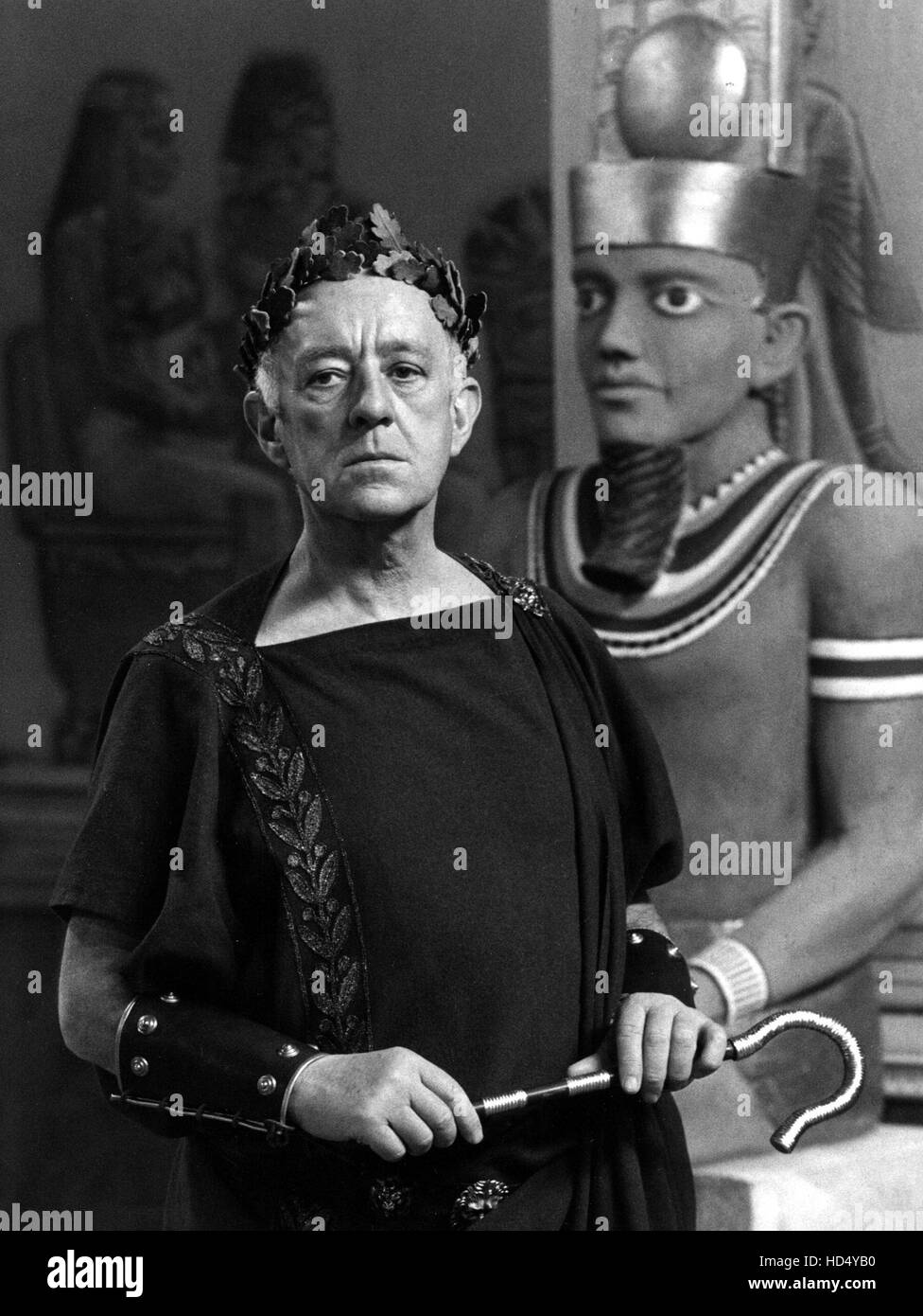 HALLMARK HALL OF FAME, Alec Guinness, 1951-, 'Caesar and Cleopatra,' 1976 Stock Photo - Alamy