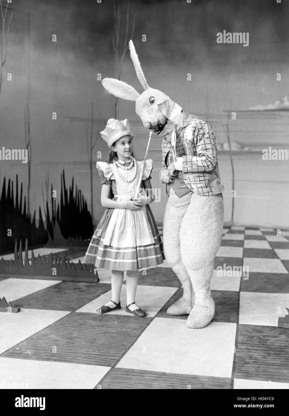 HALLMARK HALL OF FAME, from left: Gillian Barber as Alice, Martyn Green ...