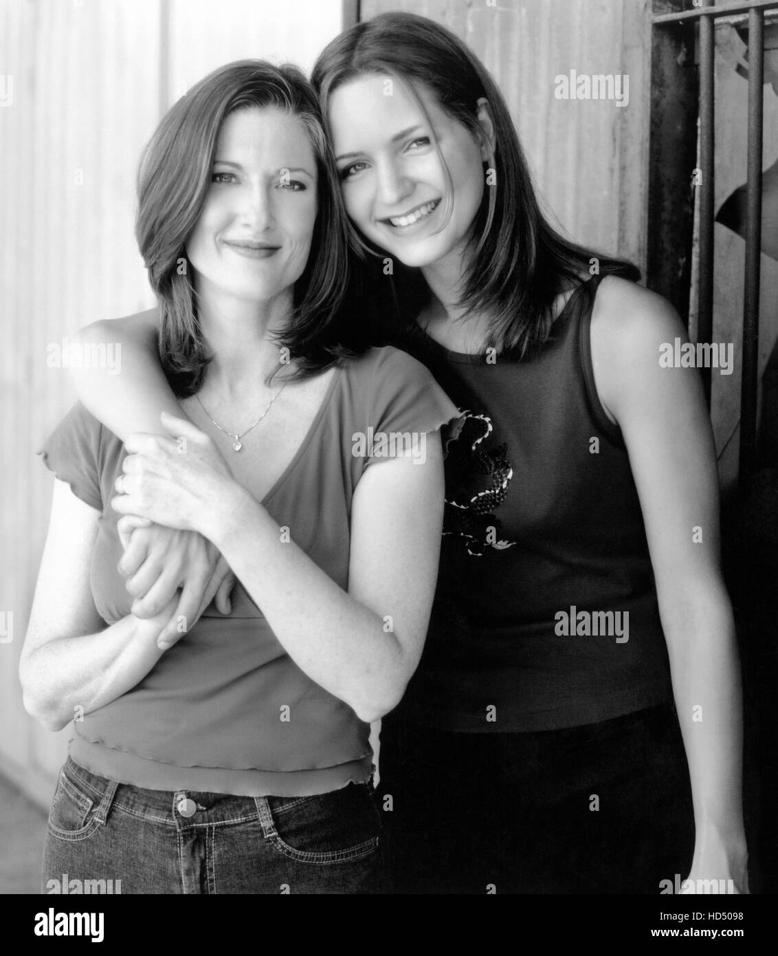 THE HUNTRESS, from left, Annette O'Toole, Jordana Spiro, 2000-01, ©USA ...