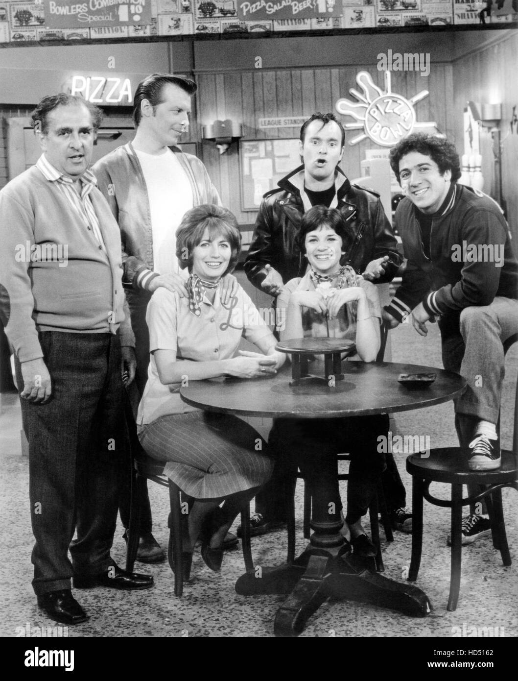LAVERNE AND SHIRLEY, (standing, from left): Phil Foster, Michael McKean ...