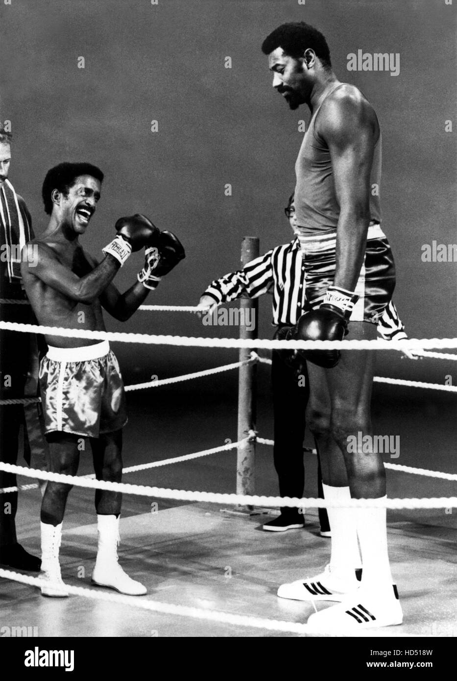 LAUGH-IN, 1968-73, Sammy Davis Jr., Wilt Chamberlain, in boxing ring ...