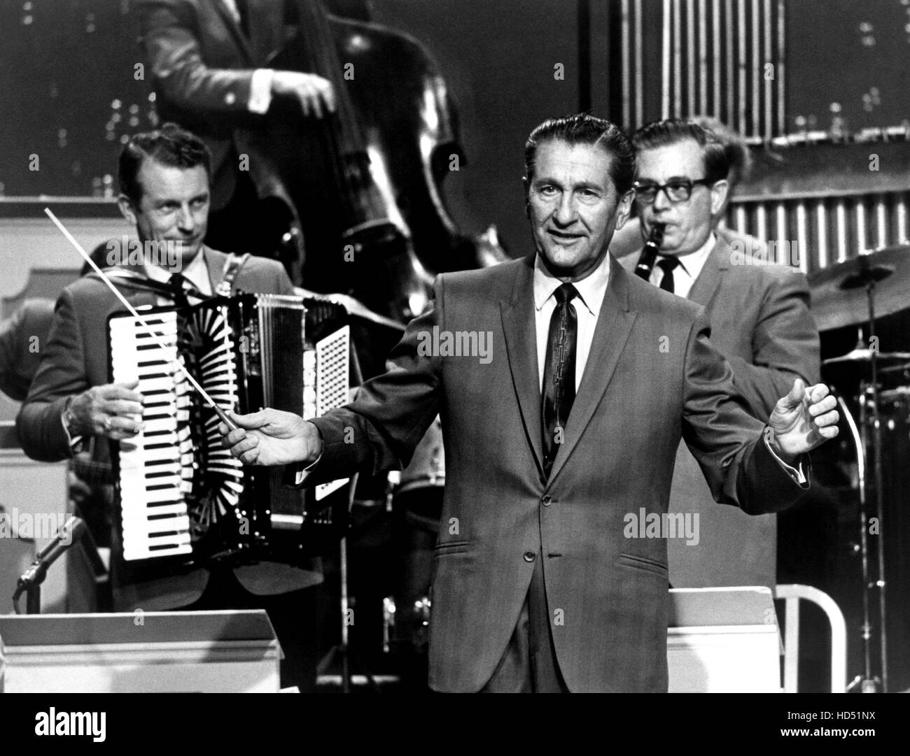 THE LAWRENCE WELK SHOW, Lawrence Welk (center), (ca. 1969), 1955-82 ...
