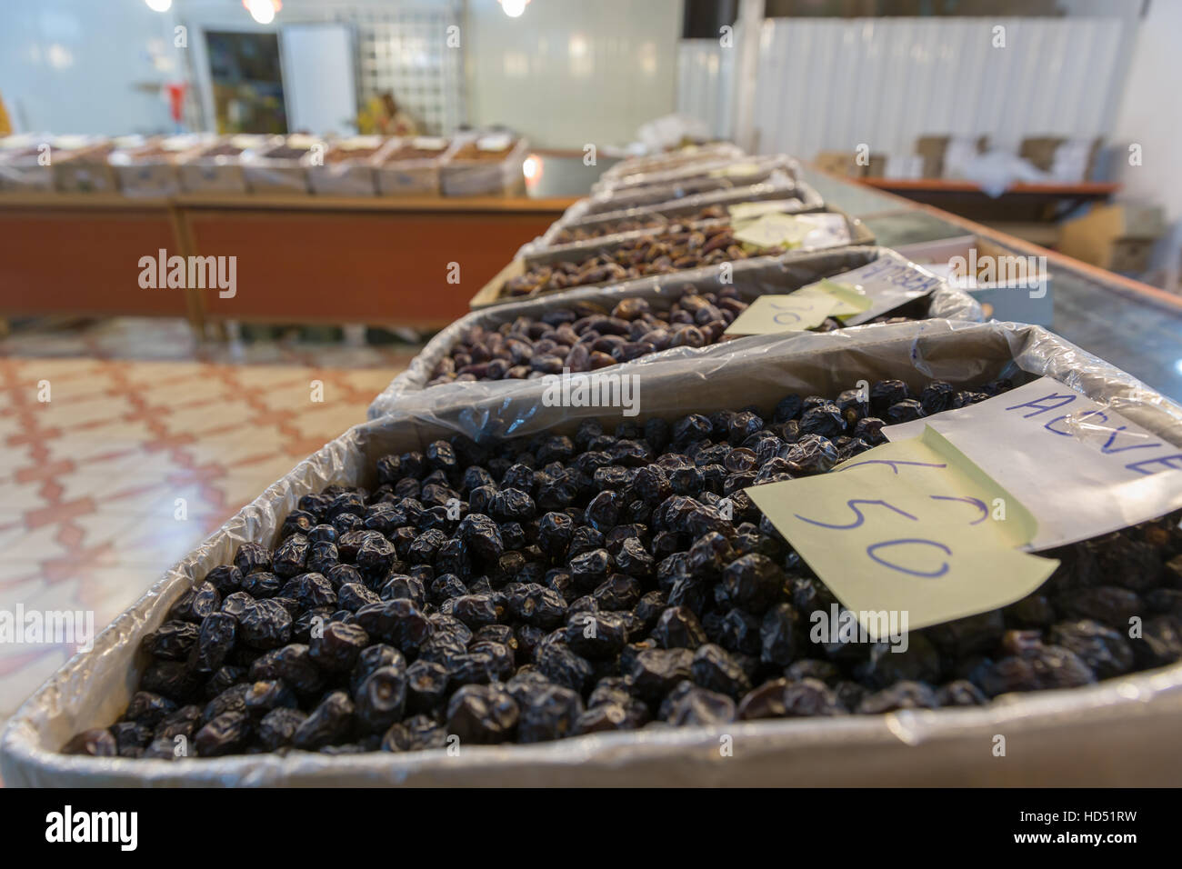 Dates shop hi-res stock photography and images - Alamy