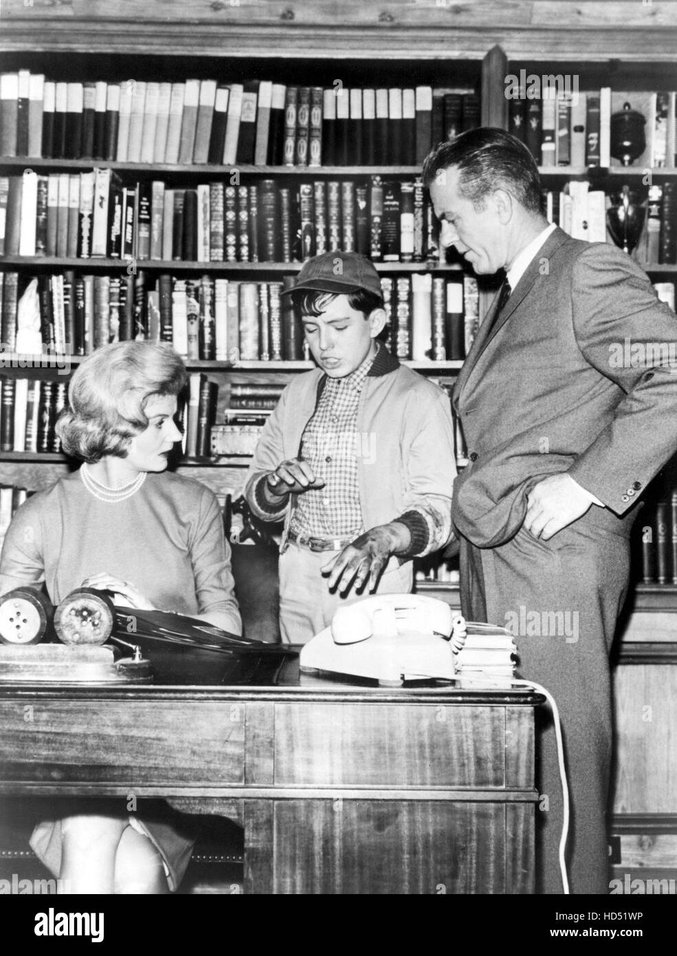 LEAVE IT TO BEAVER, Barbara Billingsley, Jerry Mathers, Hugh Beaumont ...