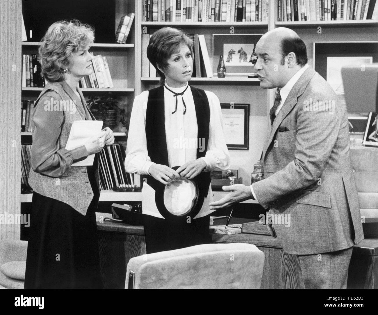 THE MARY TYLER MOORE HOUR, l-r: Joyce Van Patten, Mary Tyler Moore ...