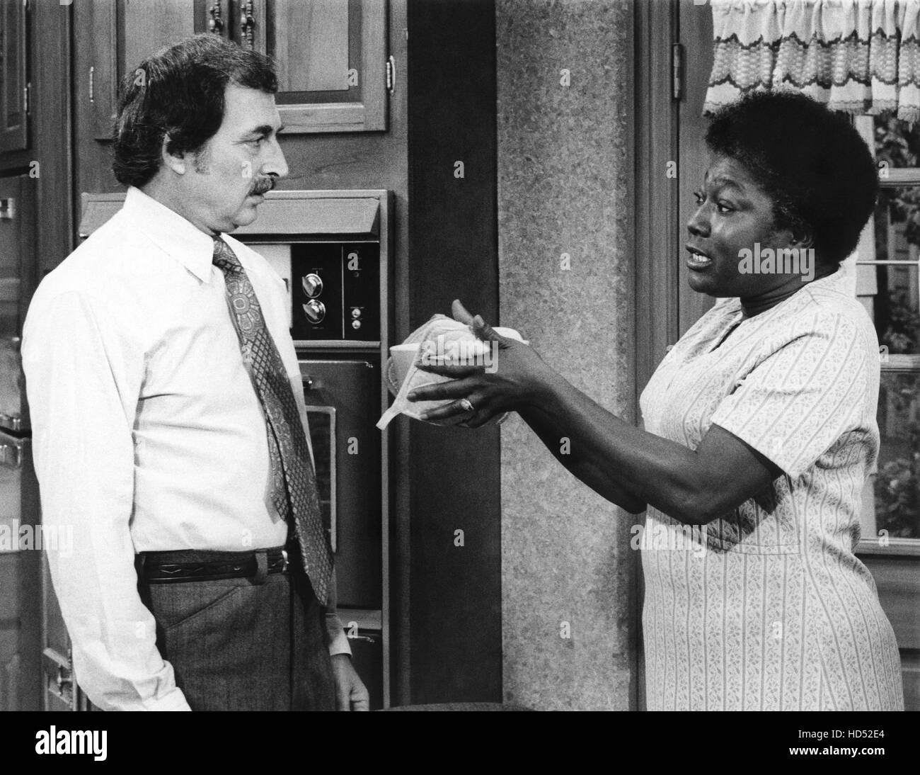 MAUDE, from left: Bill Macy, Esther Rolle in 'Maude Takes a Job ...