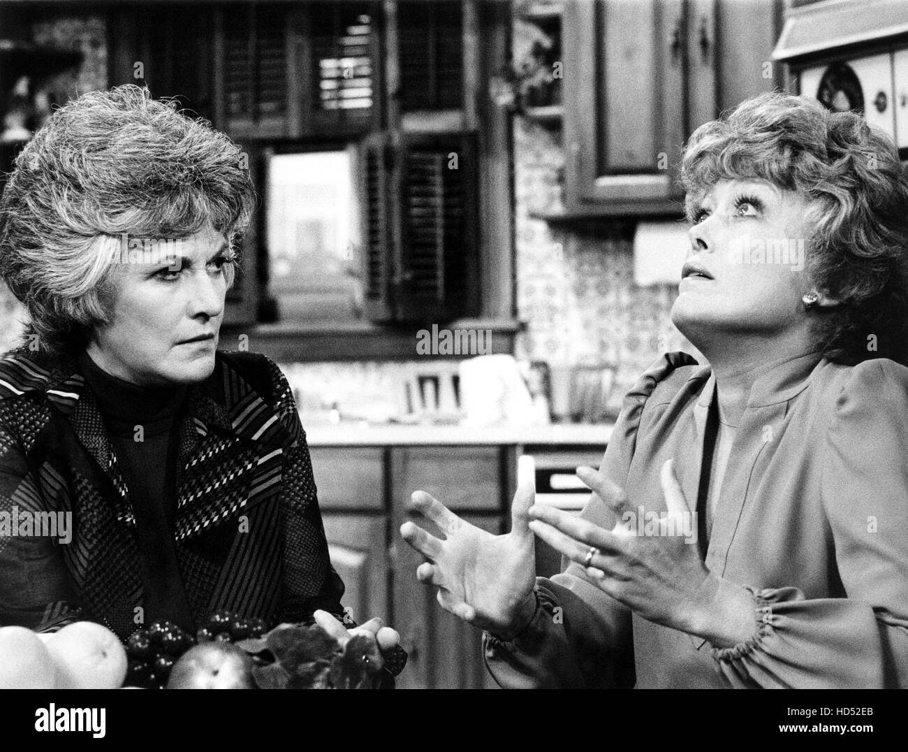 MAUDE, from left: Bea Arthur, Rue McClanahan in 'The Flying Saucer ...