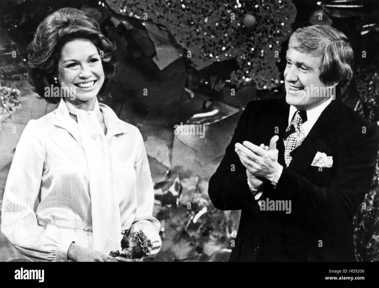 THE MERV GRIFFIN SHOW, Mary Tyler Moore, Merv Griffin, (ca. mid-1970s ...
