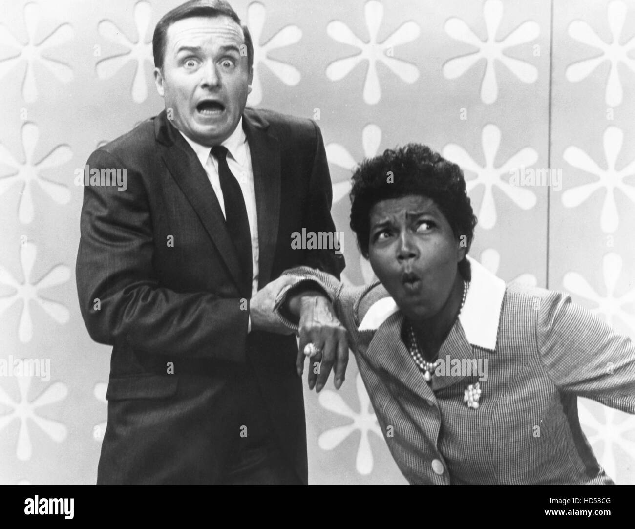 THE MIKE DOUGLAS SHOW, from left: Mike Douglas, Pearl Bailey, 1965 ...