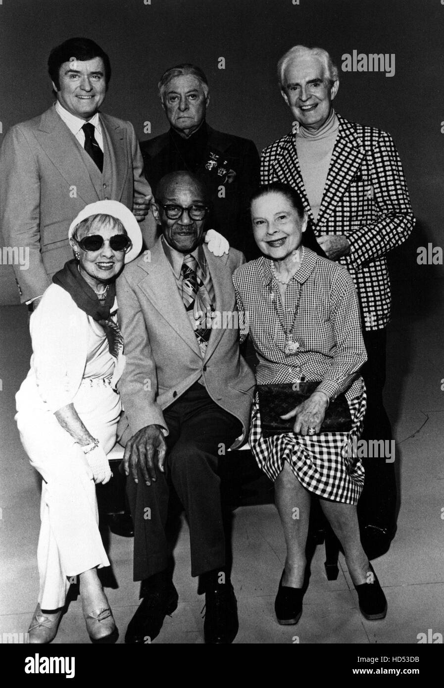 MIKE DOUGLAS SHOW, Mike Douglas, George Jessel, Fred Waring, (in front ...