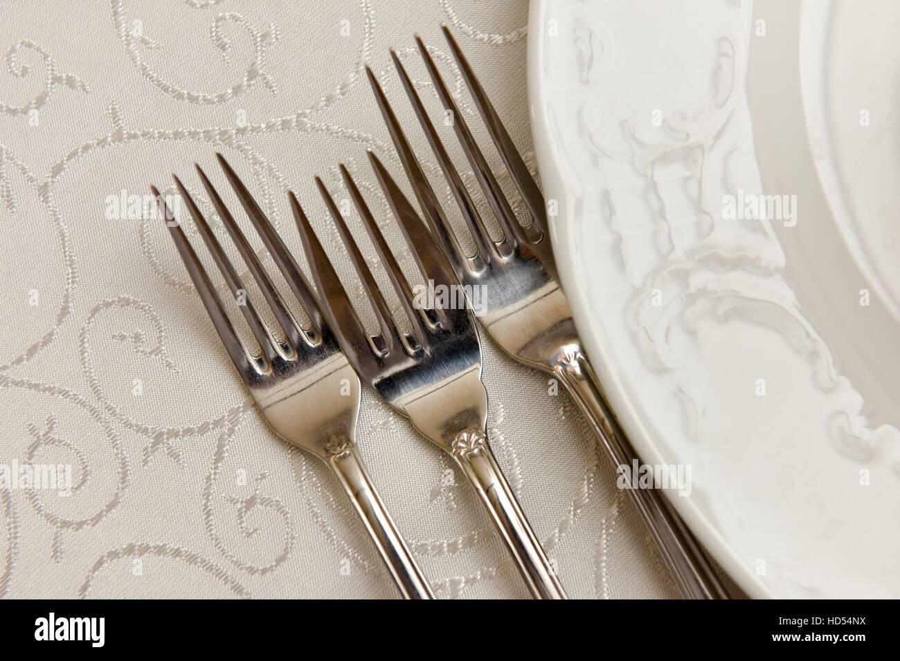 Table with plates and cutlery hi-res stock photography and images - Alamy