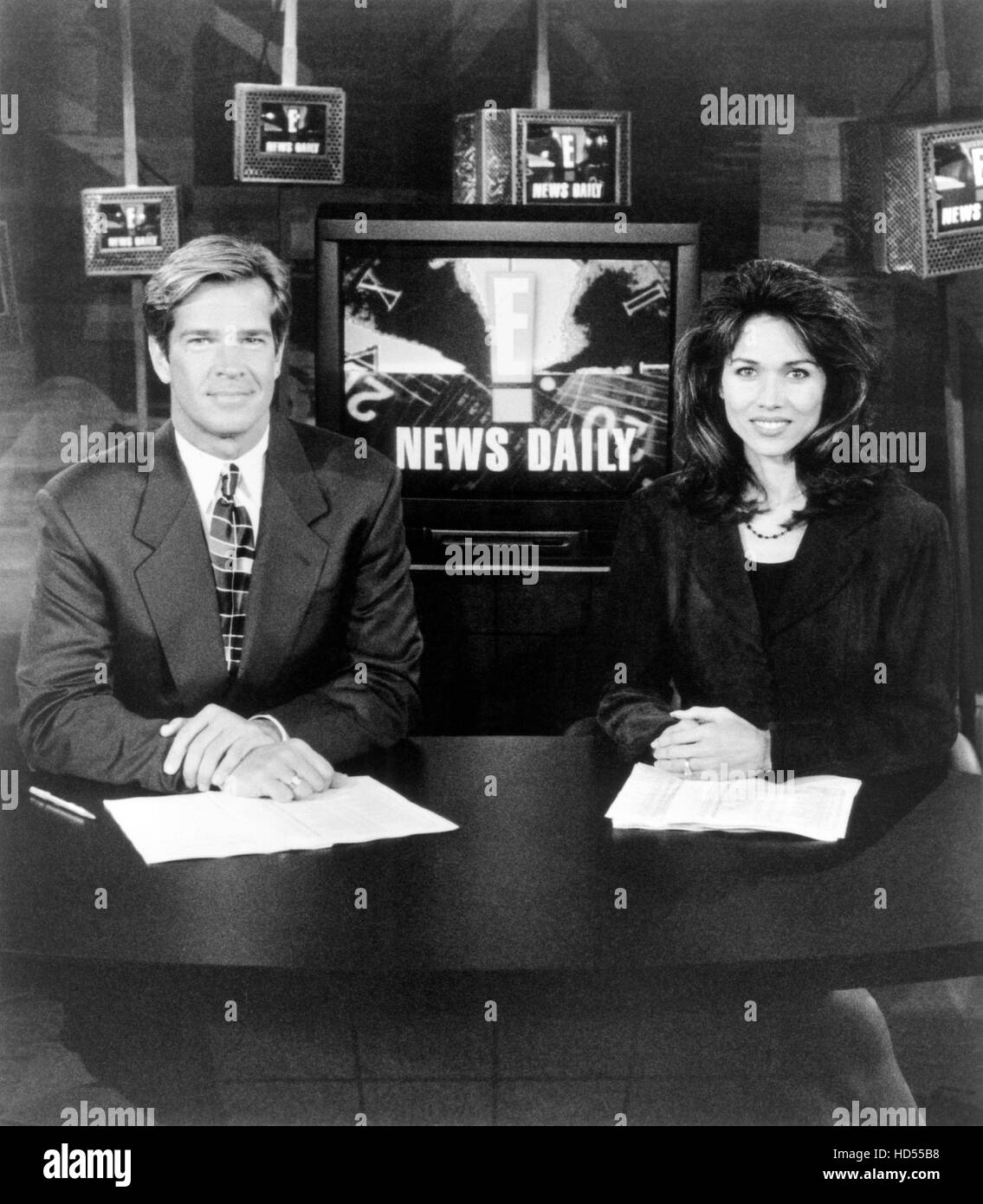 E! NEWS, (aka E! NEWS DAILY aka E! NEWS LIVE), from left: co-hosts ...