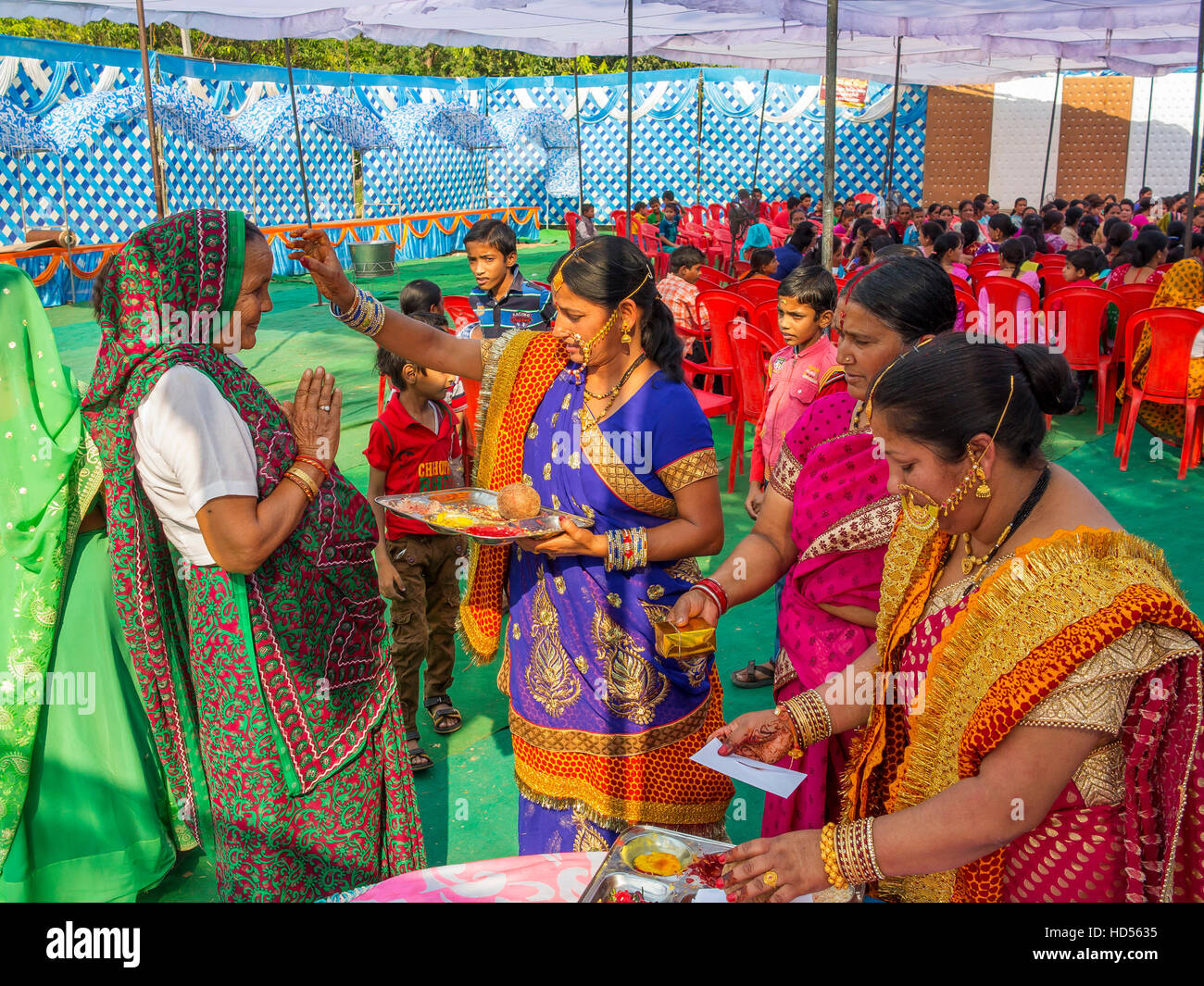 Indian wedding saris hi-res stock photography and images - Alamy