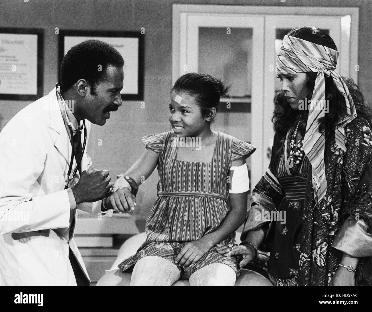 GOOD TIMES, from left: Bob Delegall, Janet Jackson, Ja'net DuBois, in ...