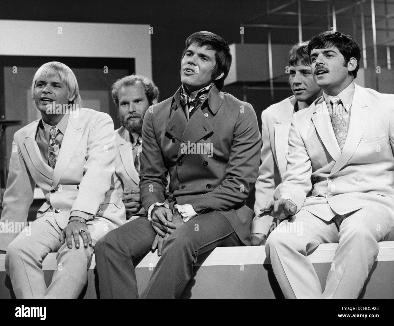 THE JOHN DAVIDSON SHOW, John Davidson, (center), Harpers Bozarre (Ted ...